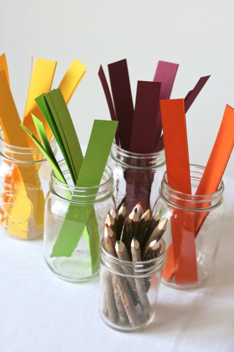 Thanksgiving Kids Table & Thankful Chain - Paging Supermom