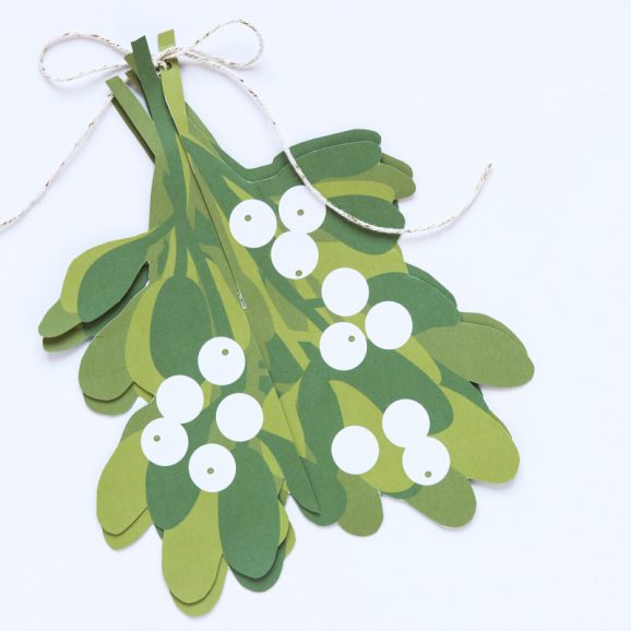 Make an Easy Mistletoe Ball - Paging Supermom