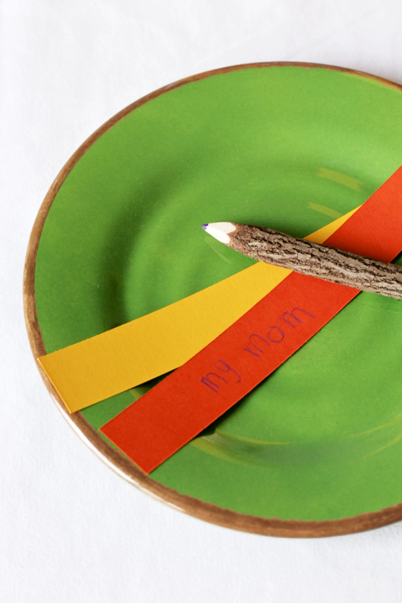 Thanksgiving Kids Table & Thankful Chain - Paging Supermom
